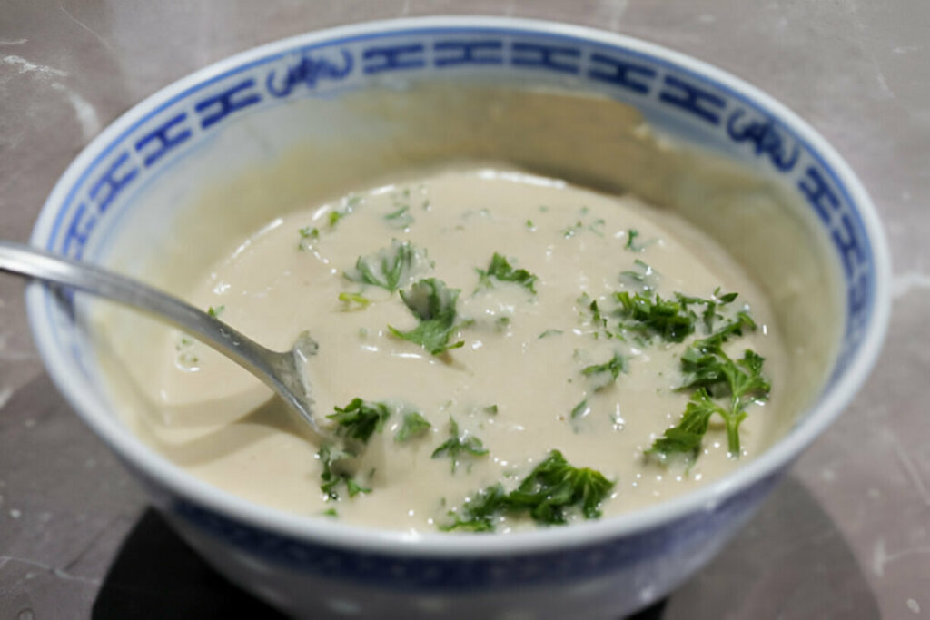 Sauce Blanche : Recette Facile et Délicieuse - EasyDélice : Recettes ...